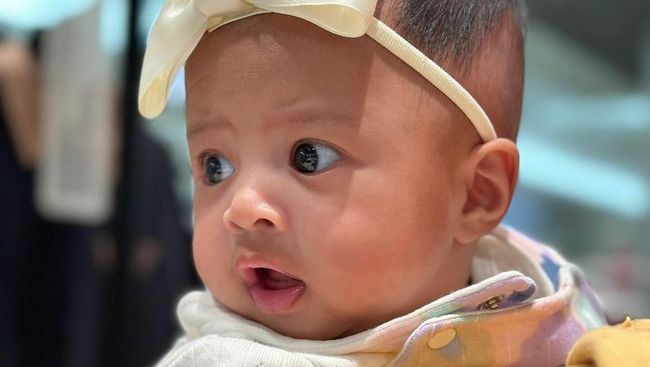 Sempat Dirahasiakan, Ini 7 Potret Wajah Baby Lily Disebut Mirip Raffi ... Sempat Dirahasiakan, Ini 7 Potret Wajah Baby Lily Disebut Mirip Raffi ...