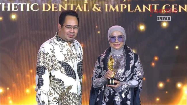 Devya Linda Raih Piala Doctor Entrepreneur in Dental Aesthetic di Ajang ...