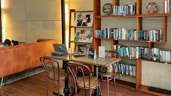 3 Rekomendasi Book Cafe di Jakarta Selatan, Tempat Nongkrong yang Bikin ...