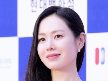 Awet Muda di Usia 42 Tahun, Simak Potret Terbaru Aktris Korea Son Ye Jin di Red Carpet BIFAN ...