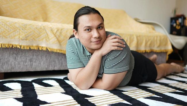 Penampilan Keanu Angelo Saat Umrah bareng Geng Awkarin Cs Jadi Sorotan