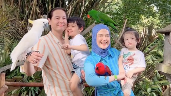 7 Potret Cut Meyriska & Roger Danuarta Liburan di Bali, Wajah Gemas Si Bungsu Curi Perhatian ...