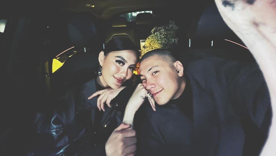Profil Adam Rosyadi Pacar Berondong yang Bikin Hidup Agnez Mo Berasa Damai Profil Adam Rosyadi Pacar Berondong yang Bikin Hidup Agnez Mo Berasa Damai