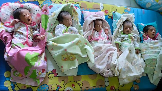 Ini Dia Nama Bayi Kembar 5 Asal Indramayu, Ketemu Kembar AIUEO juga Lho