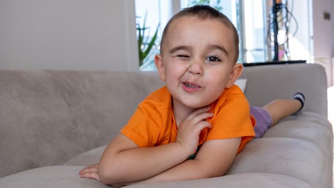 Mata Anak Sering Berkedip, Apakah Tanda Cacingan? Ini Kata Dokter