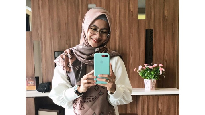 Simak Keberhasilan Lila Azmina yang Raih Ratusan Juta di Shopee Live