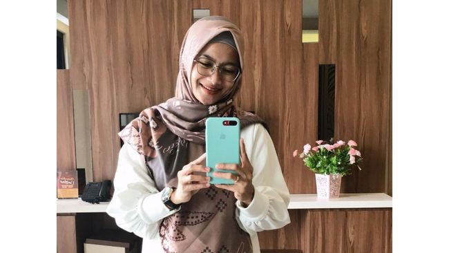 Simak Keberhasilan Lila Azmina yang Raih Ratusan Juta di Shopee Live
