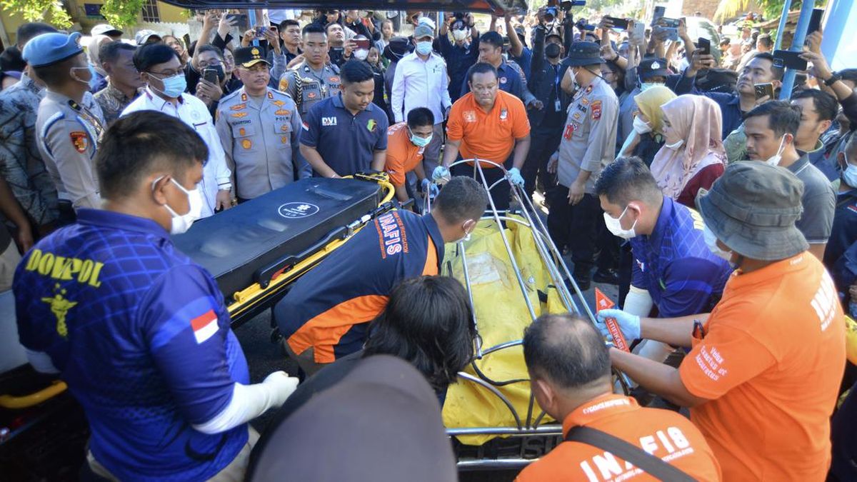 FOTO: Pusara Afif Dibongkar Demi Ungkap Penyebab Kematian
