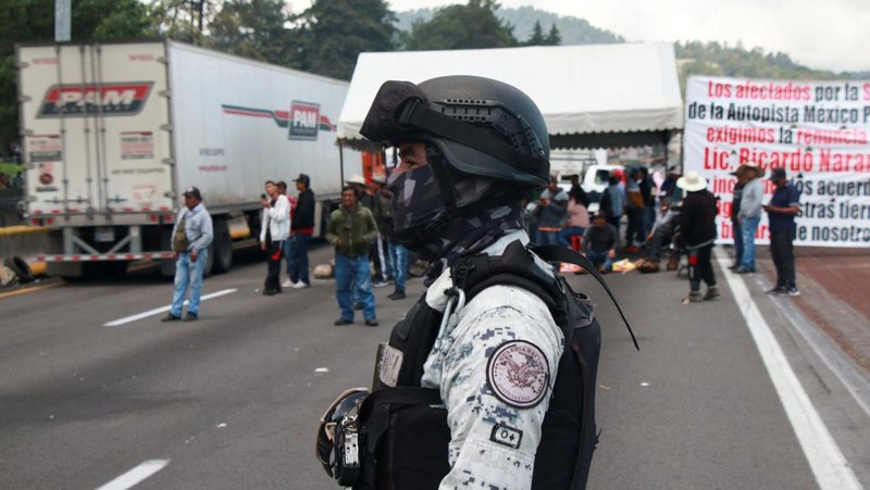 Macet Parah 40 Jam, Potret Truk-Bus Ga Gerak karena Demo Jalan Tol