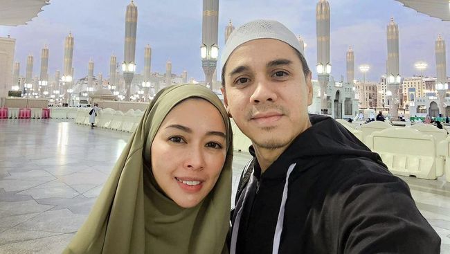 7 Potret Rio Stokhorst & Istri Sudah 17 Tahun Menikah, Tetap Mesra Meski Punya 3 Anak - Foto 1