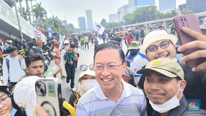 Tom Lembong Orasi di Depan DPR, Netizen Ramai-ramai Komen Begini