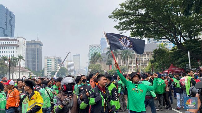 Driver Ojol Demo, Gojek & Grab Dapat Segini dari Transaksi di Aplikasi