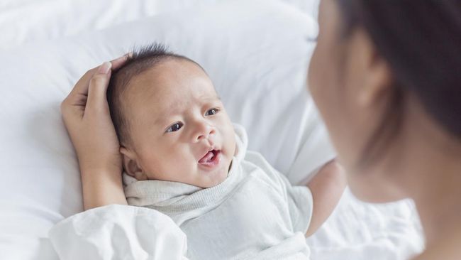 Ciri-ciri Bayi Cerdas Usia 2 Bulan
