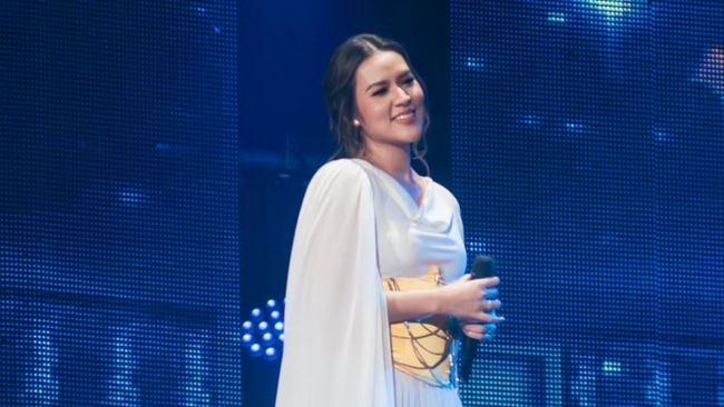 Kebiasaan Unik Pakai Parfum ala Raisa, Wajib Disemprot Sebelum Manggung