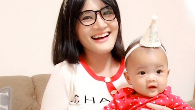 7 Potret Baby Aleesya Putri Kiki Amalia yang Sudah Genap 6 Bulan ...