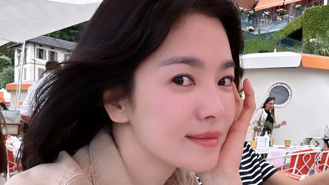 5 Potret Perayaan Ultah Song Hye Kyo ke-43 Tahun, Semakin Awet Muda - Foto 1