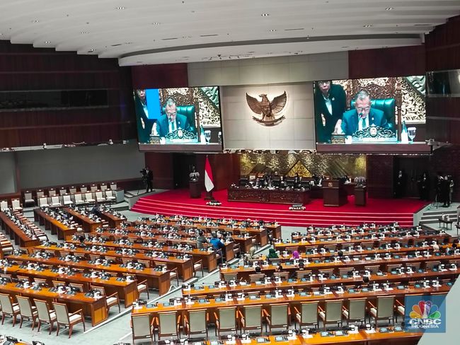 Resmi! Ini 24 Artis Dilantik Jadi Anggota DPR Hari Ini: Dhani-Uya Kuya