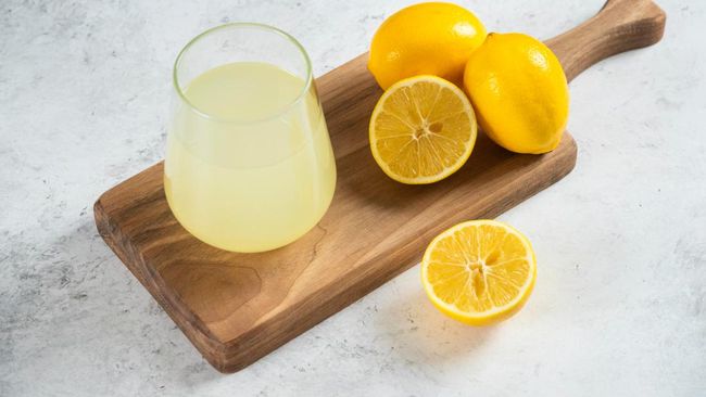 Bolehkah Minum Air Lemon Setiap Hari? Ini Aturan Aman dan Cara ...