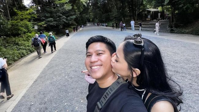 5 Potret Romantis Nino RAN dan Istri Bulan Madu di Tokyo Jepang - Foto 1