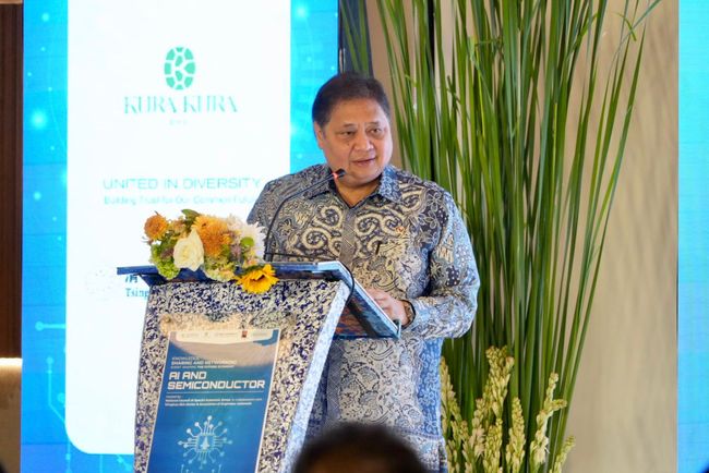 Merangkap Jadi Menaker, Airlangga Susun Upah Minimum 2025