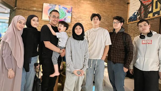 7 Potret Bahagia Lyra Virna & Fadlan Kumpul Bersama Keenam Anak Usai Masa Ujian - Foto 1