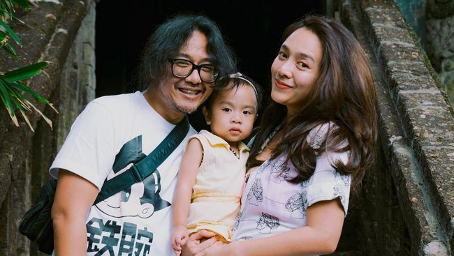7 Potret Pasangan Artis Bersabar Menanti Anak, Dea Ananda Hamil Usai 12 Th Menikah - Foto 1