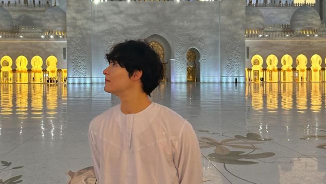 5 Potret Song Geon Hee Bintang Drakor Lovely Runner di Abu Dhabi ...