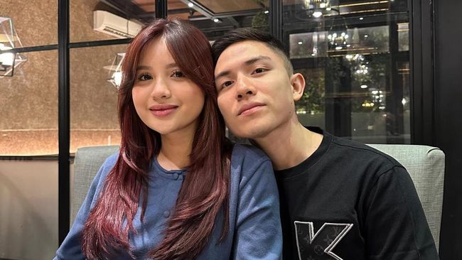 Terpopuler: Potret Penyanyi Anggi Marito dan Suami Pilot