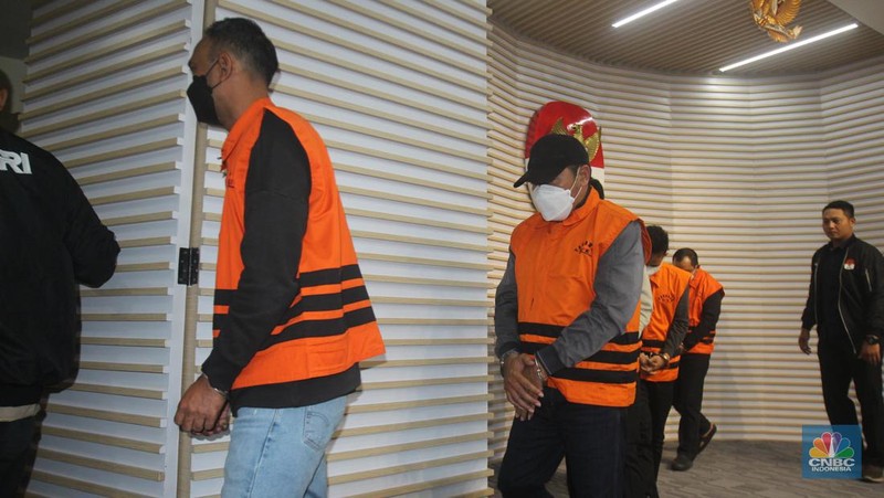 Ada OTT KPK, Uang Rp12 M di Dalam Koper dan Kardus Diamankan