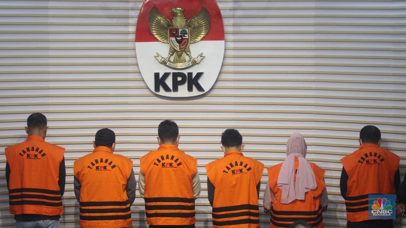 Ada OTT KPK, Uang Rp12 M di Dalam Koper dan Kardus Diamankan