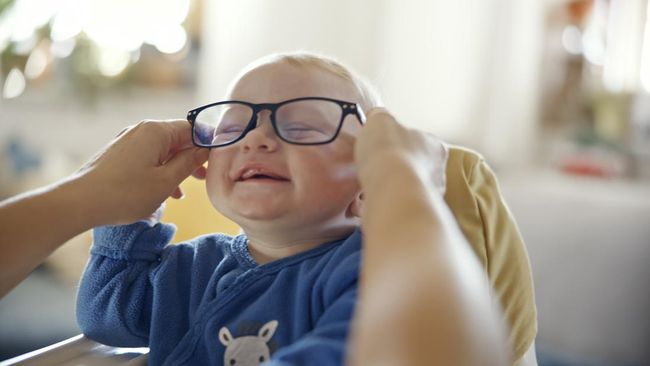 Kenali Ciri-ciri Mata Minus pada Bayi dan Cara Mengatasinya