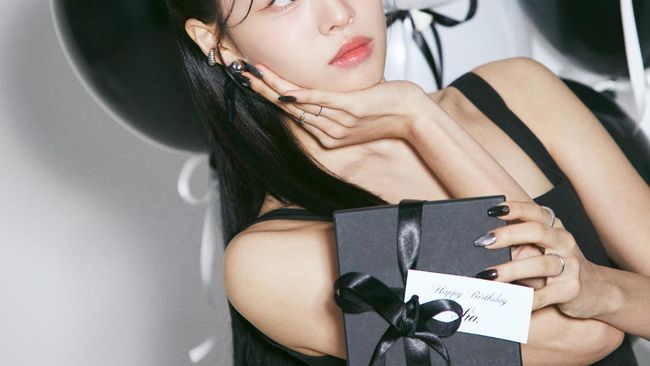 Rayakan Ulang Tahun ke-20 dengan Agensi Baru, Ini Potret Terbaru Sio ...