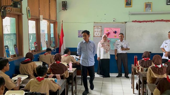 Gibran Curhat Ditagih Orang Kapan Makan Bergizi Gratis Bakal Dimulai Gibran Curhat Ditagih Orang Kapan Makan Bergizi Gratis Bakal Dimulai