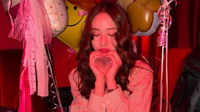 Krystal Jung Bagikan Momen Bahagia Rayakan Ulang Tahun Ke-30 Krystal Jung Bagikan Momen Bahagia Rayakan Ulang Tahun Ke-30