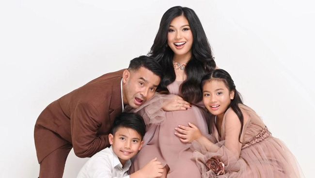5 Potret Maternity Shoot Kehamilan Ketiga Duma Riris, Tampil Kompak ...
