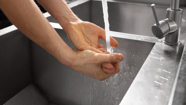 7 Cara Menghemat Air di Rumah dan Mudah untuk Kamu Lakukan, Simak!