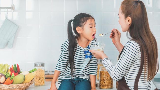 Sampai Kapan Bayi Masih Diperbolehkan Disuapi Makan oleh Orang Tua? Ini ... Sampai Kapan Bayi Masih Diperbolehkan Disuapi Makan oleh Orang Tua? Ini ...
