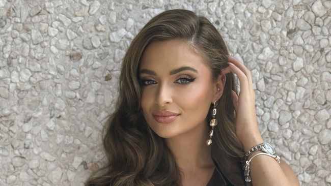 Alasan di Balik Mundurnya Finalis Tunarungu Pertama Miss Universe