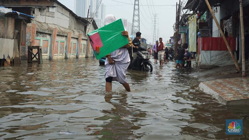 Penampakan Banjir Rob Terjang Penjaringan, Banjir Sebetis-Motor Mogok