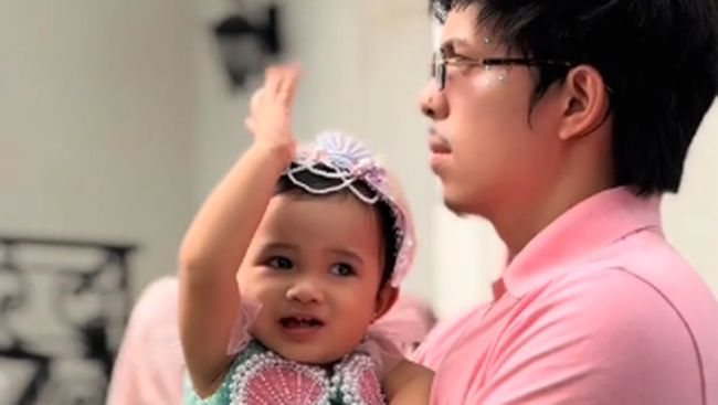 Ini Kado dari Istri Haji Isam untuk Ulang Tahun Azura Putri Atta-Aurel