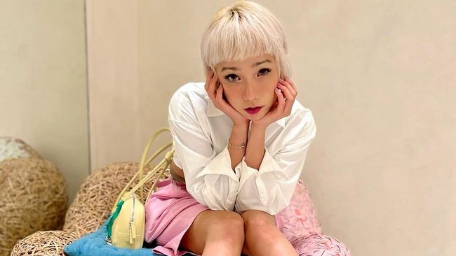 7 Potret Intan Ayu dengan Rambut Pendek dan Pirang, Dipuji Makin ...