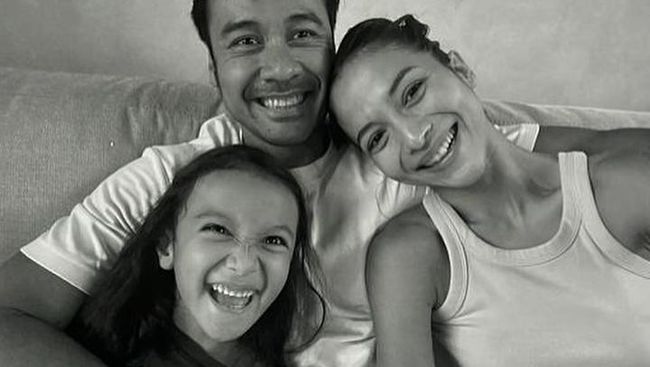 7 Potret Surinala Anak Chicco Jerikho dan Putri Marino yang Jarang Terekspose - Foto 1