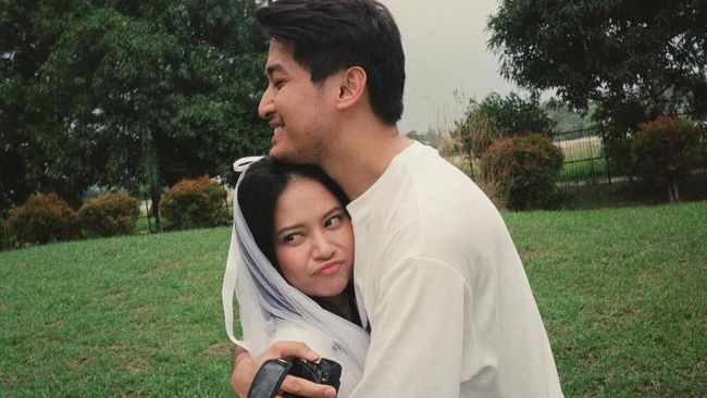 5 Potret Hanggini dan Lutfi Aulia Rayakan 1 Tahun Pernikahan - Foto 1