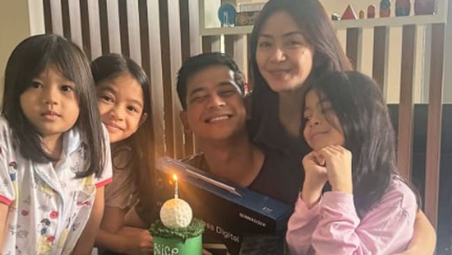 5 Potret Ultah Surya Insomnia ke-38, Dapat Kejutan Spesial dari Istri ...