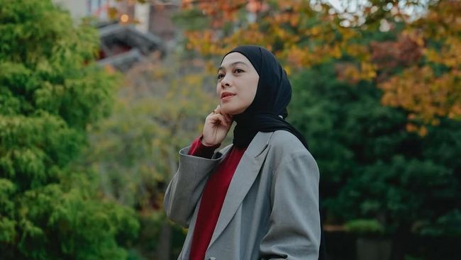 Ngefans Berat, Ini 5 Potret Dian Ayu Lestari Ketemu Chanyeol 'EXO' - Foto 1