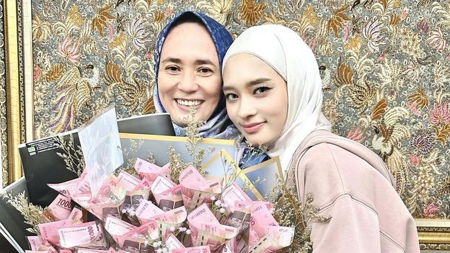 Potret Inara Rusli dan Sang Ibunda Mercy Lubis, Sama-sama Memesona - Foto 1