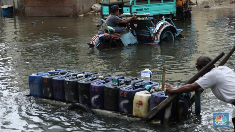 'Kiamat' Jakarta Kian Nyata, Muara Angke Tenggelam Diterjang Air Laut