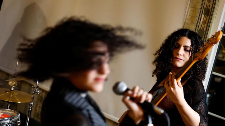 Keren! Potret Band Rock Perempuan Pertama Asal Arab Saudi