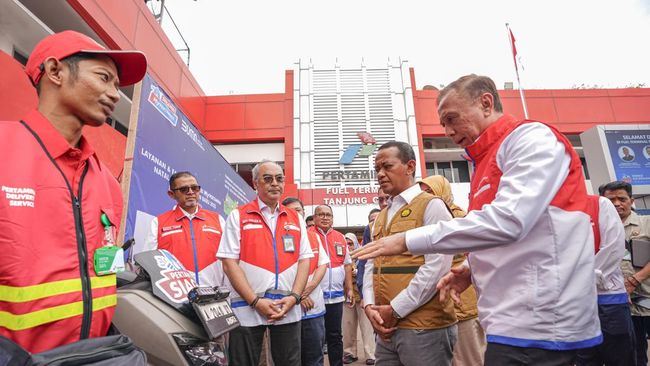 Menteri ESDM dan Dirut Pertamina Tinjau Terminal BBM & LPG di Banten