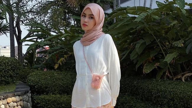 Get The Look: Ide Outfit Hijab Simpel dan Feminin ala Sashfir